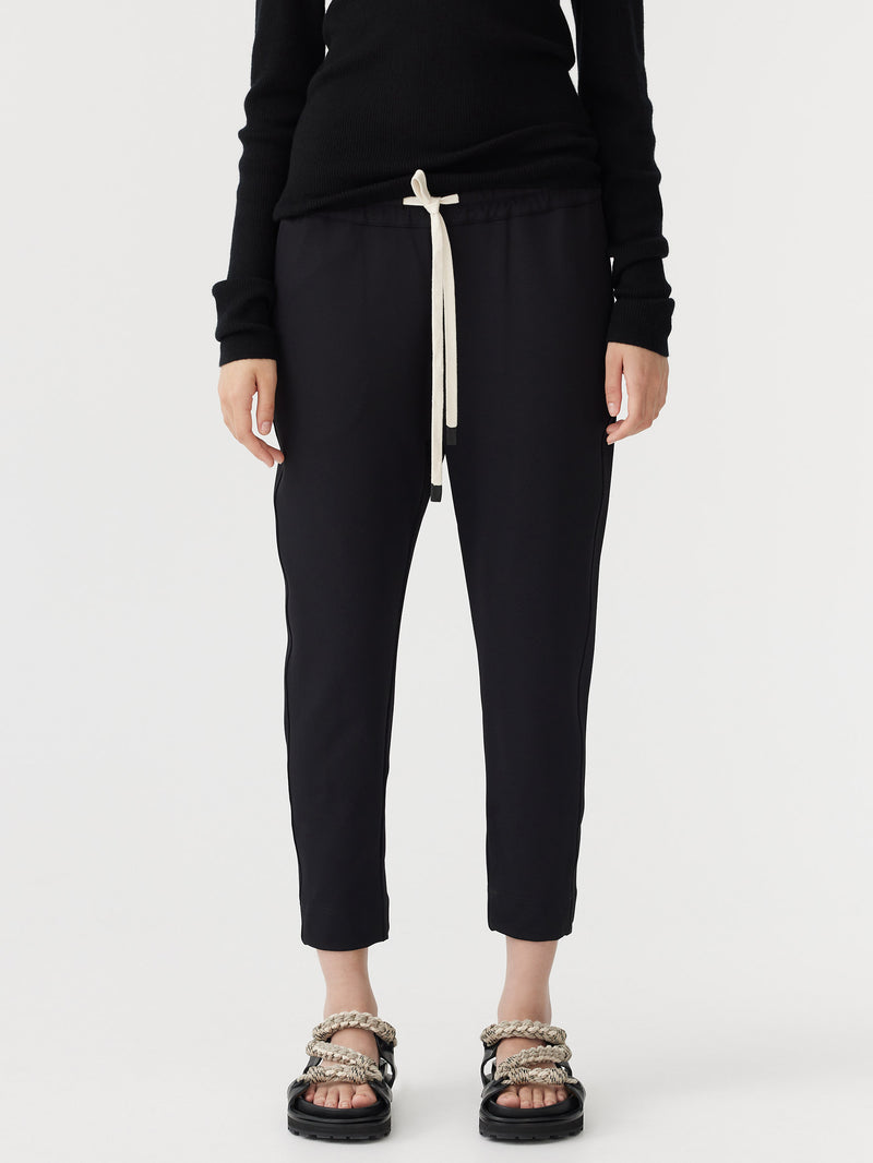 stretch twill tapered pant in black